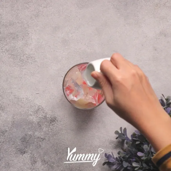 Resep Float Ice Yakult Leci Mudah dan Cepat