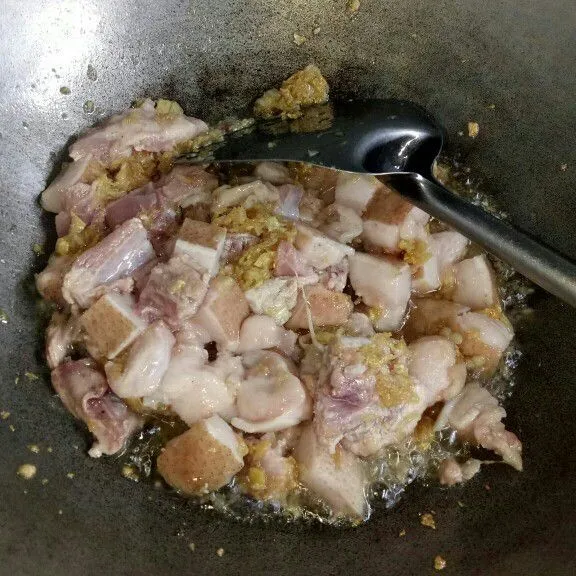 Resep Sop Babi Sawi Asin Sederhana Rumahan di Yummy App