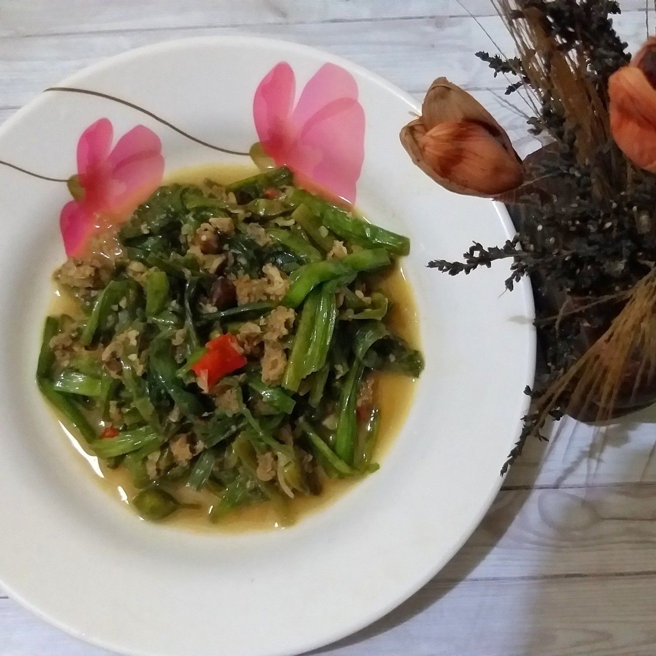 Resep Tumis Genjer Saus Oncom Sederhana Rumahan di Yummy App