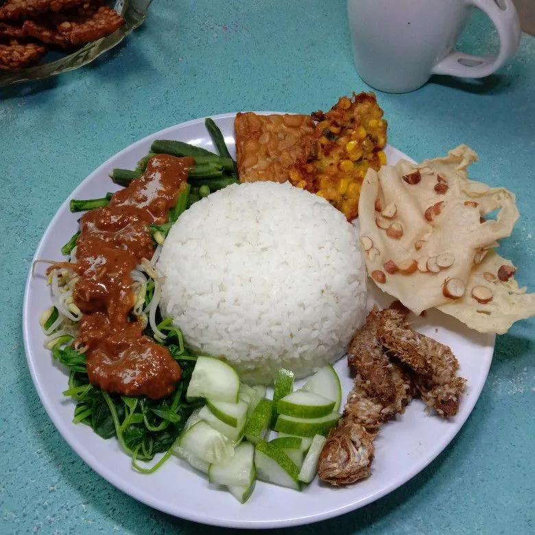Resep Sego Pecel Khas Jawa Timur Jagomasakminggu3 Sederhana Rumahan Di Yummy App