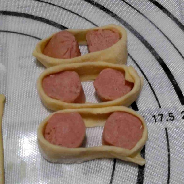 Resep Sausage Puff Pastry Sederhana Rumahan di Yummy App