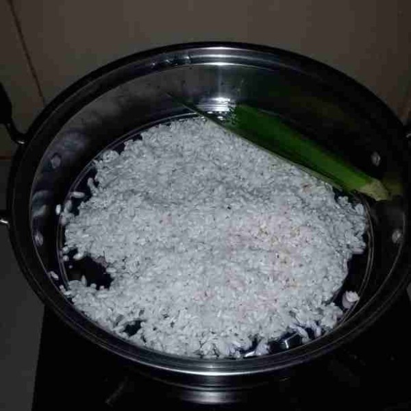 Resep Ketan Serundeng Pedas Manis #JagoMasakMinggu6 Sederhana Rumahan ...