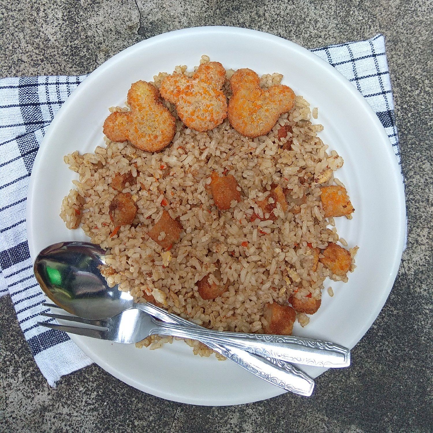 Resep Nasi Goreng Nugget Sederhana Rumahan di Yummy App
