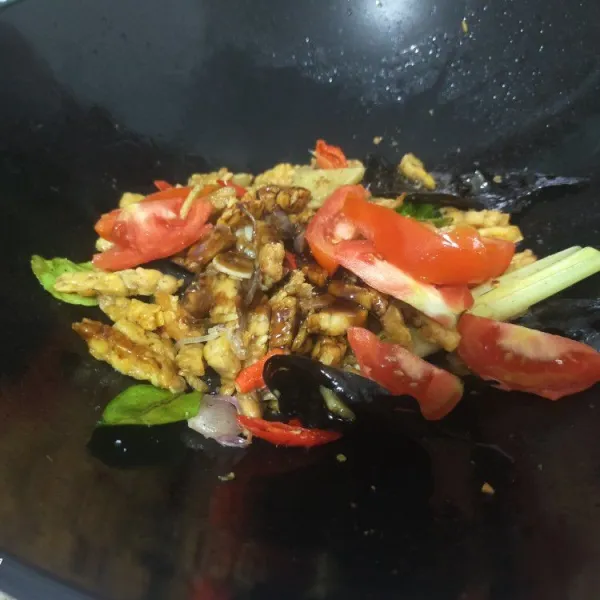 Resep Orek Tempe Pedas Manis Sederhana Rumahan di Yummy App