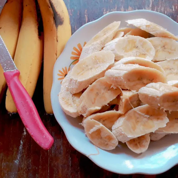 Resep Pisang Rai Daun Suji Sederhana Rumahan di Yummy App