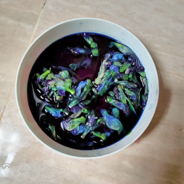 Resep Jus Strawberry Bunga Telang Sederhana Rumahan di Yummy App