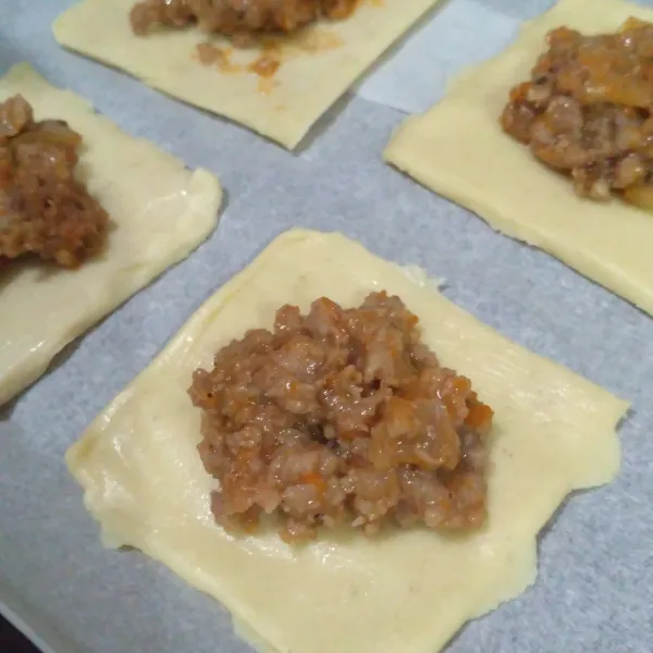 Resep Beef Bolognese Puff Pastry Sederhana Rumahan di Yummy App