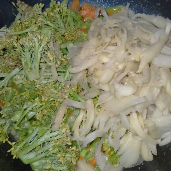 Resep Ca Sayuran dan Jamur Sederhana Rumahan di Yummy App