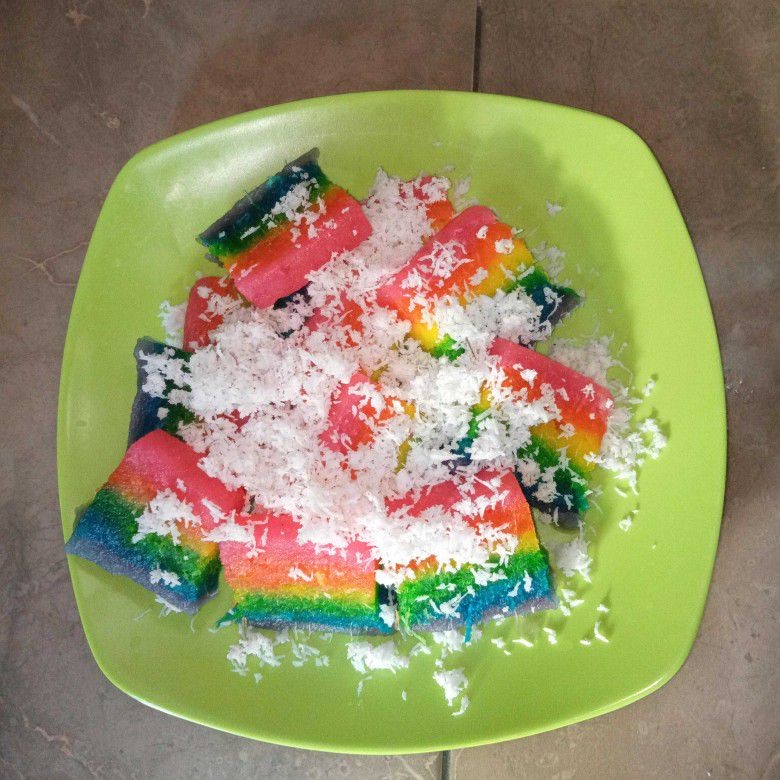 Resep Utri Singkong Pelangi Sederhana Rumahan di Yummy App
