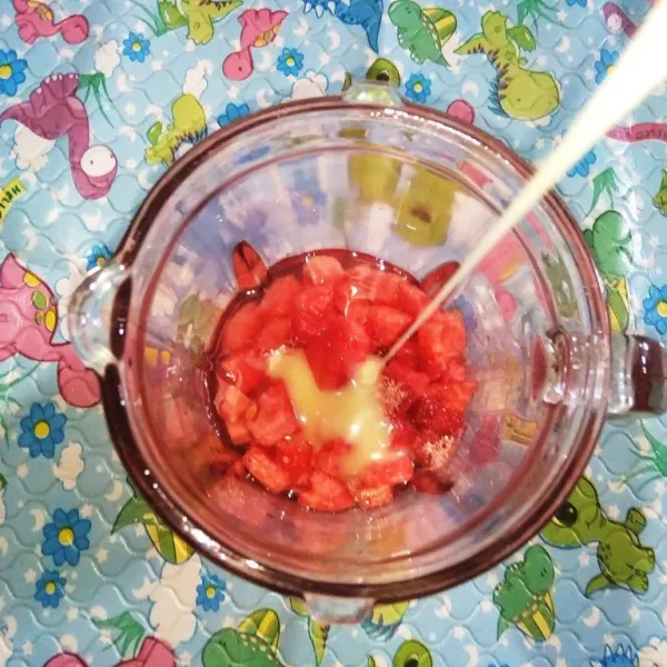 Resep Semangka Jas Jus Stroberi Susu Sederhana Rumahan di Yummy App