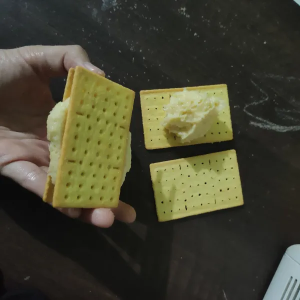 Resep Biskuit Crackers Isi Tape Keju Sederhana Rumahan di Yummy App Resep Biskuit Crackers Isi Tape Keju Sederhana Rumahan di Yummy App
