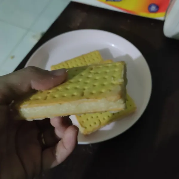 Resep Biskuit Crackers Isi Tape Keju Sederhana Rumahan di Yummy App Resep Biskuit Crackers Isi Tape Keju Sederhana Rumahan di Yummy App