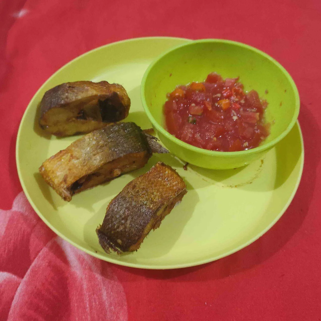 Resep Bandeng Goreng Sambal Dabu Sederhana Rumahan di Yummy App Resep Bandeng Goreng Sambal Dabu Sederhana Rumahan di Yummy App