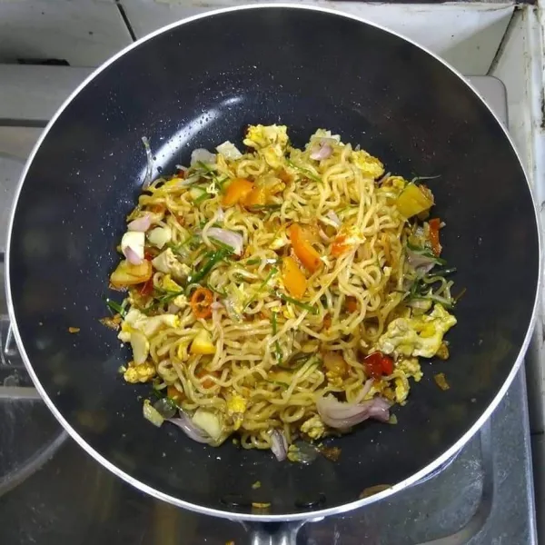 Resep Mie Goreng Sambal Matah Sederhana Rumahan di Yummy App Resep Mie Goreng Sambal Matah Sederhana Rumahan di Yummy App