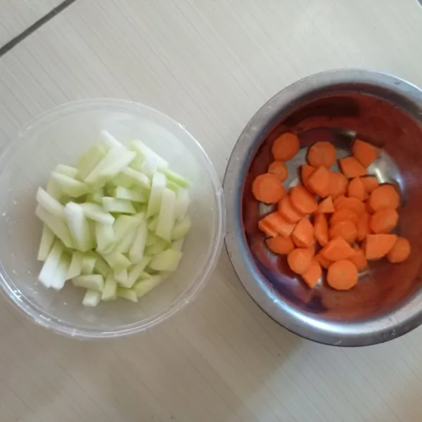 Resep Labu Siam Wortel Bumbu Kuning Sederhana Rumahan di Yummy App