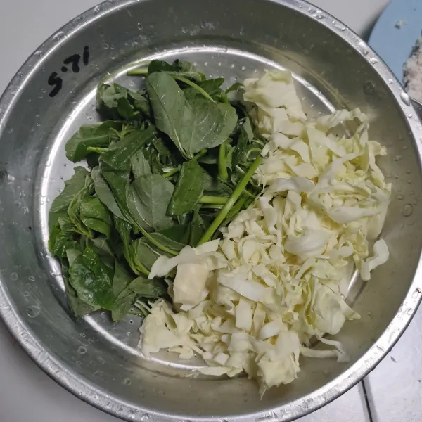 Resep Urap Jawa Sayur Bayam dan Kubis Sederhana Rumahan di Yummy App