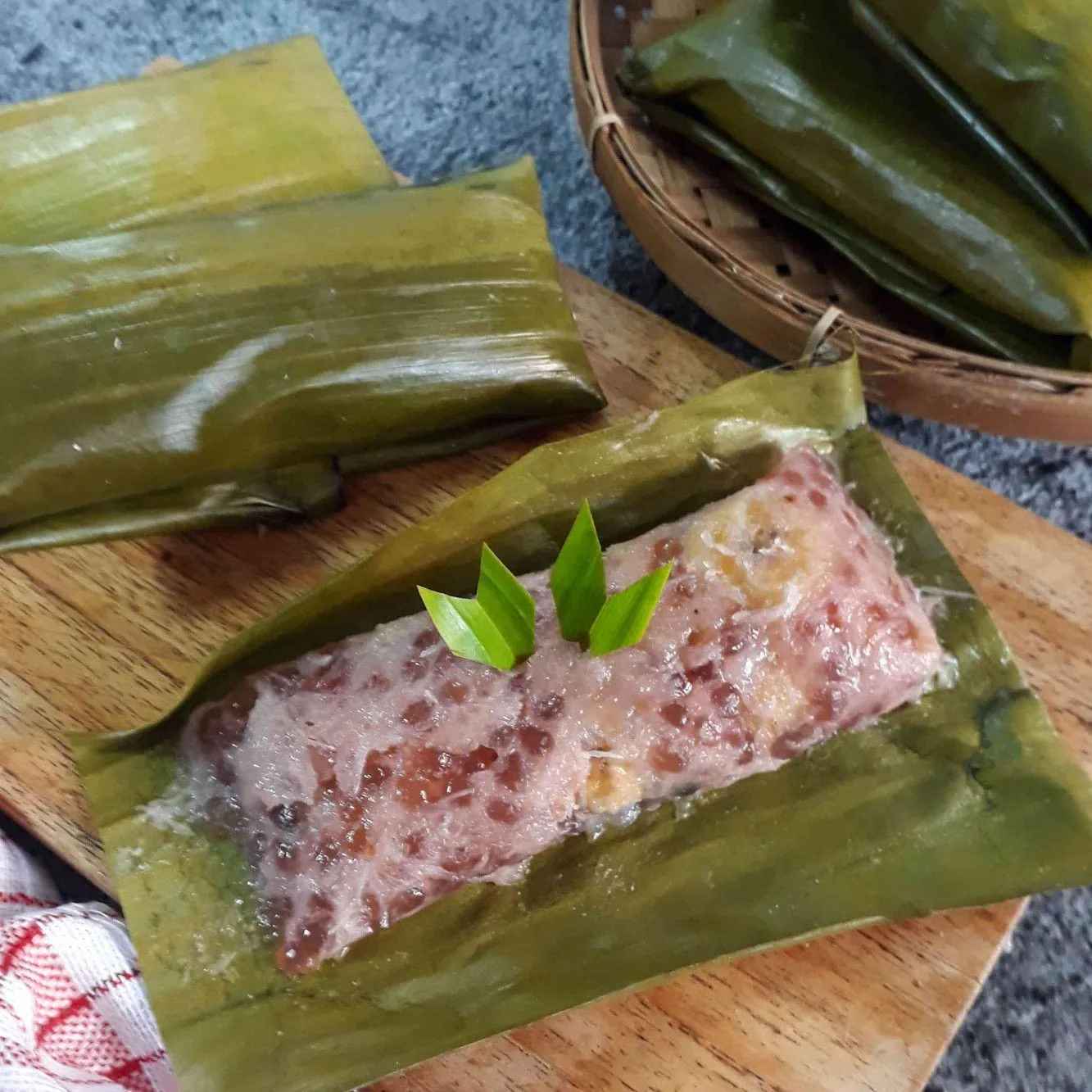 Resep Awug Sagu Mutiara Pisang Sederhana Rumahan di Yummy App