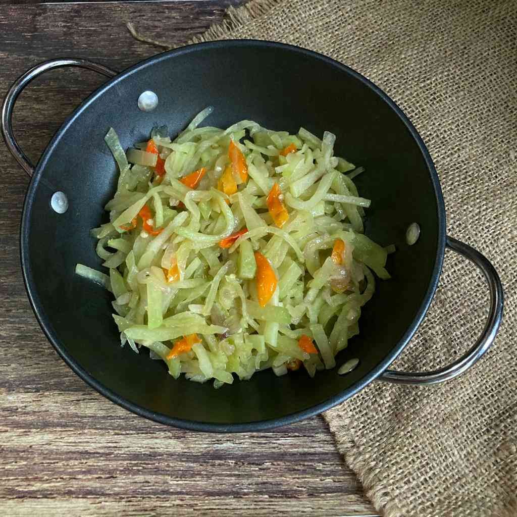 Resep Oseng Labu Siam Pedas Sederhana Rumahan di Yummy App