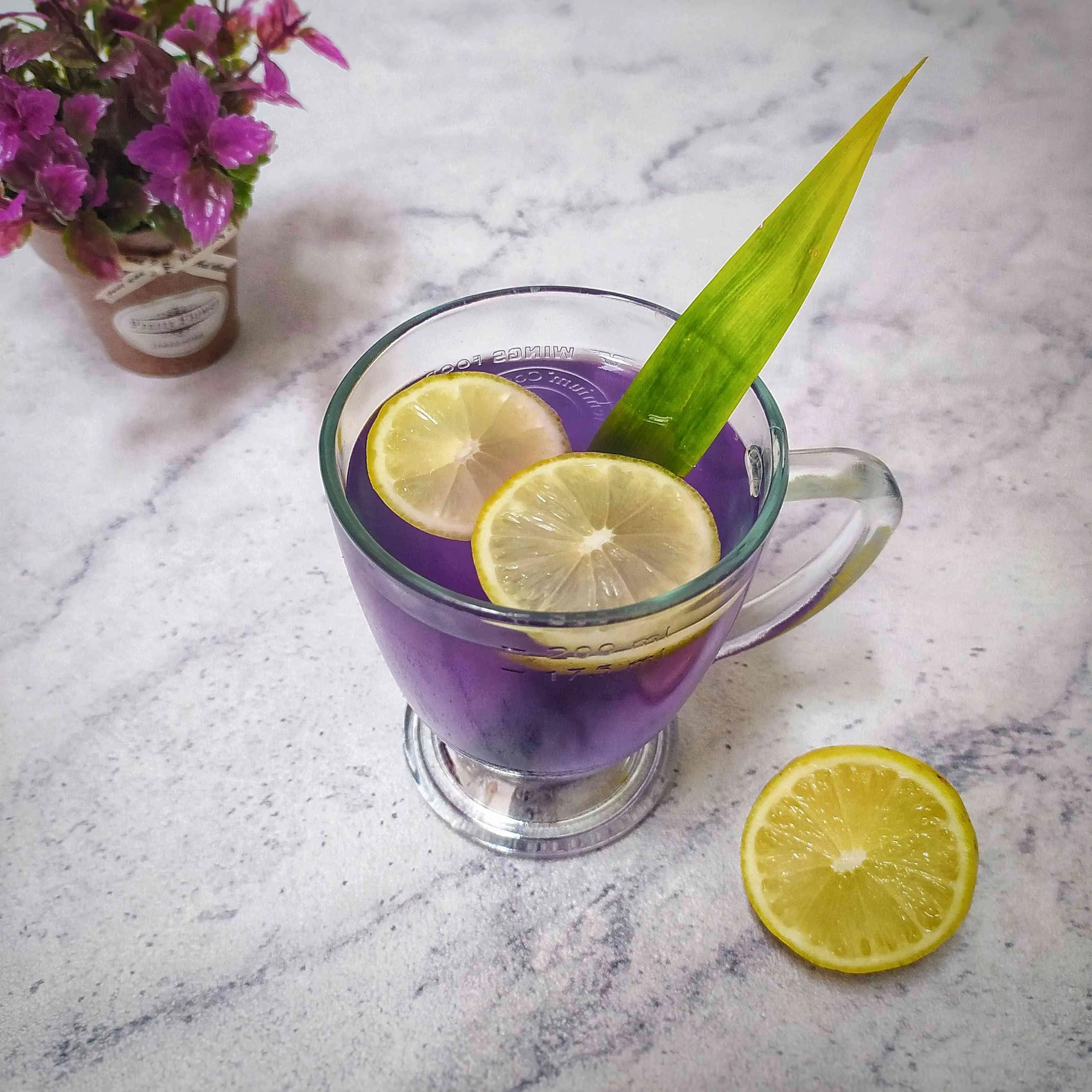 Resep Teh Telang Pandan Lemon Sederhana Rumahan di Yummy App Resep Teh Telang Pandan Lemon Sederhana Rumahan di Yummy App