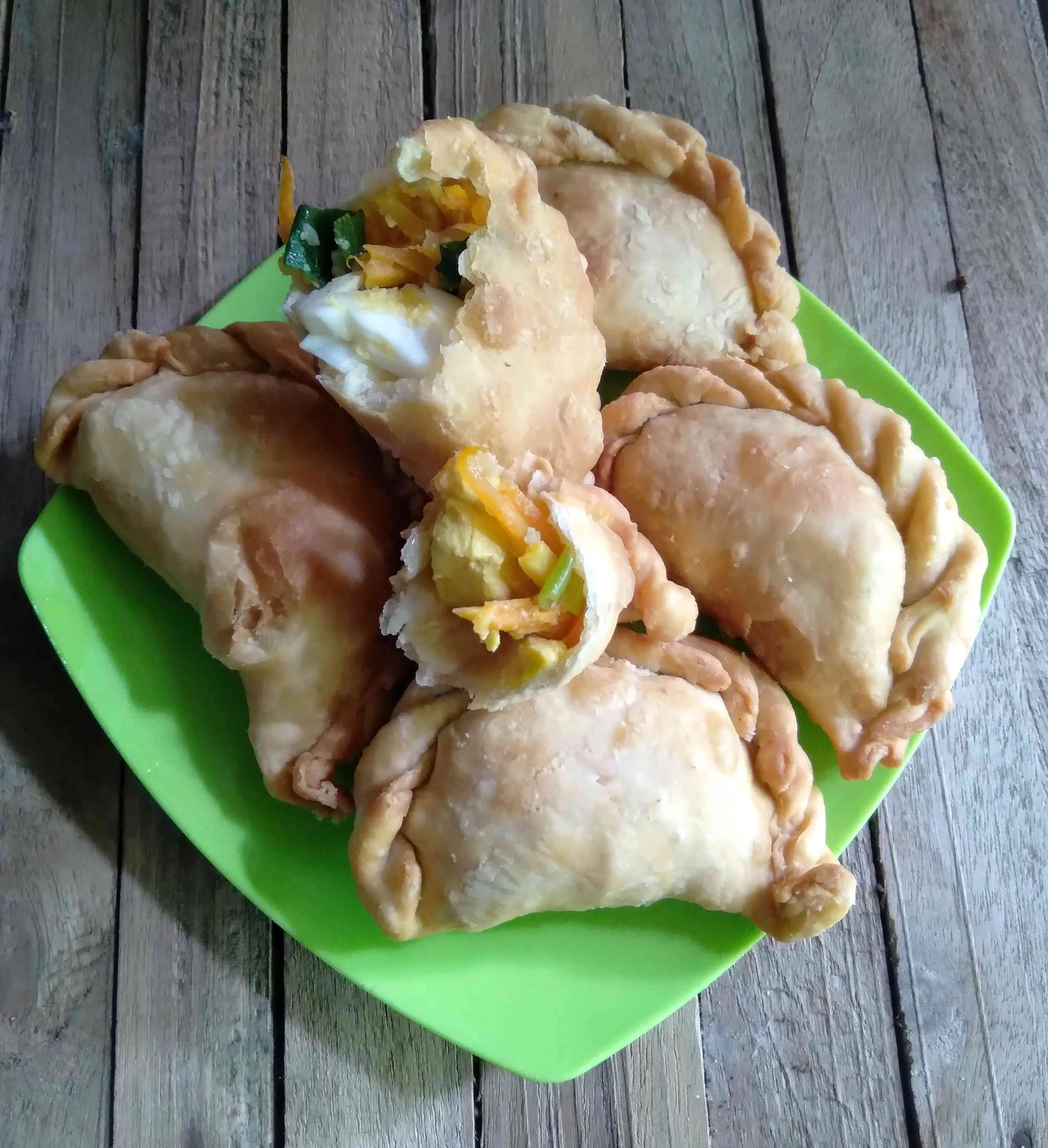 Resep Pastel Isi Telur dan Sayur Sederhana Rumahan di Yummy App