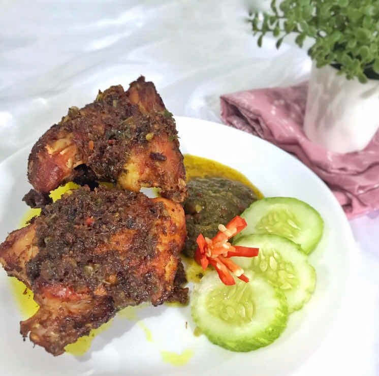 Resep Ayam Goreng Bumbu Hitam Madura Sederhana Rumahan di Yummy App