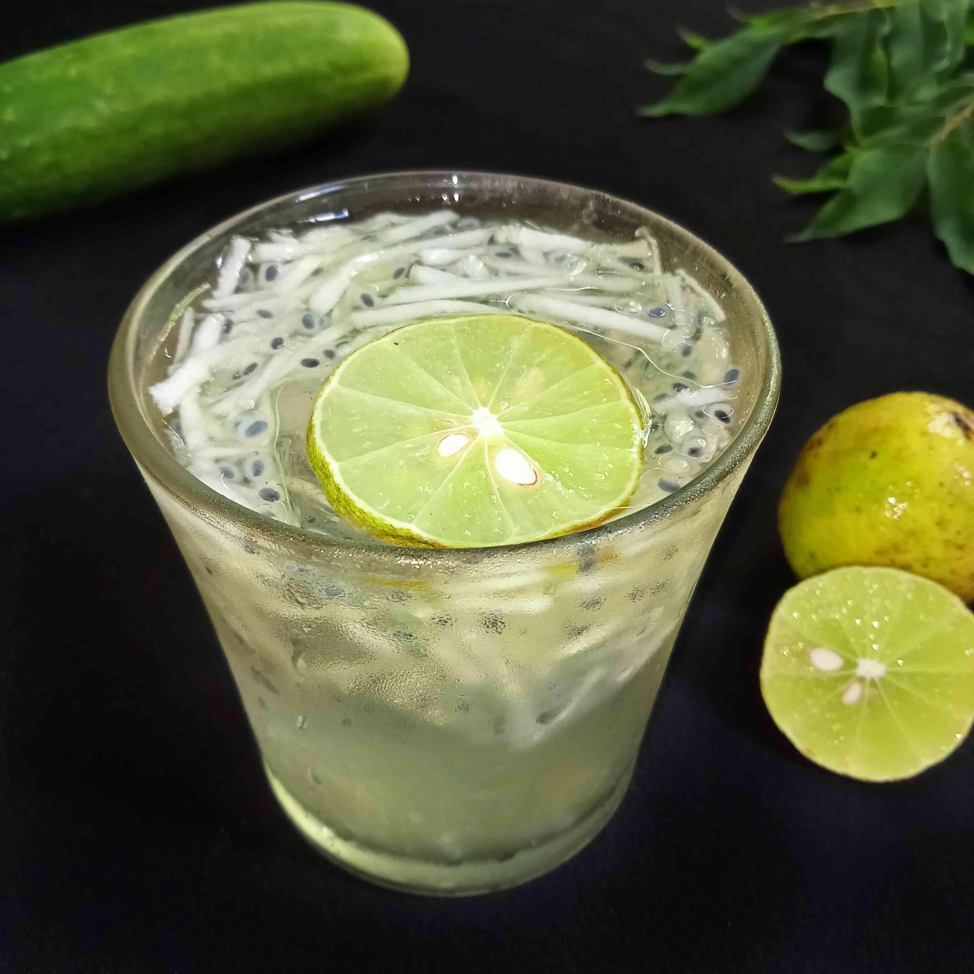 Resep Es Timun Selasih Sederhana Rumahan dari Heny Rosita