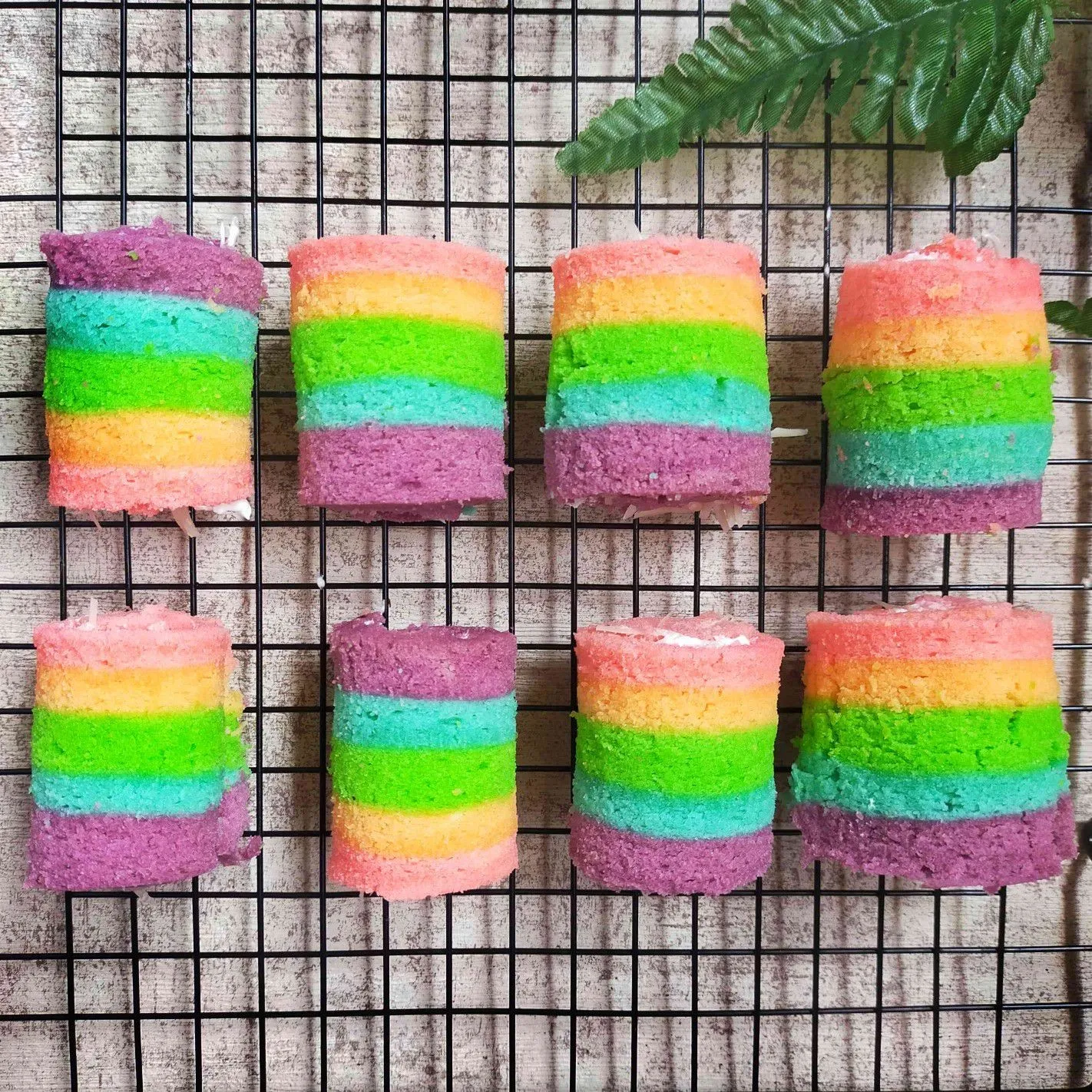 Resep Rainbow Cake Mini Roll Sederhana Rumahan di Yummy App