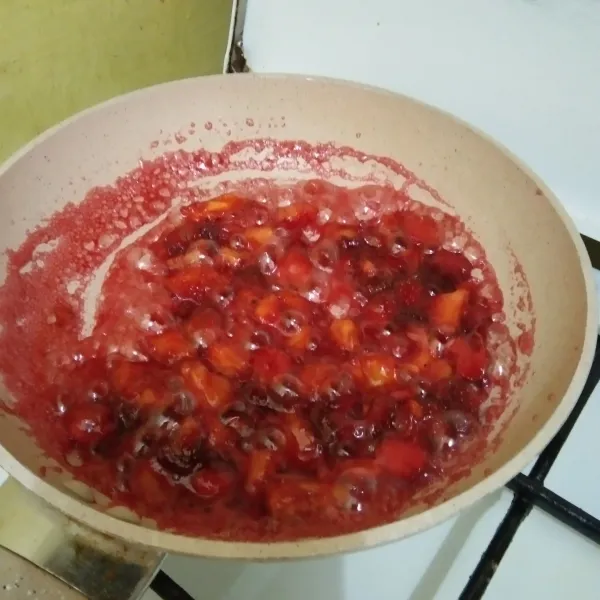 Resep Es Strawberry Nanas Susu Sederhana Rumahan di Yummy App