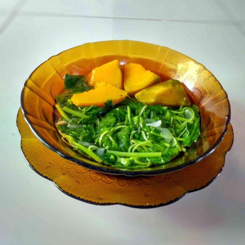 Resep Sayur Bening Bayam Labu Kuning Sederhana Rumahan di Yummy App