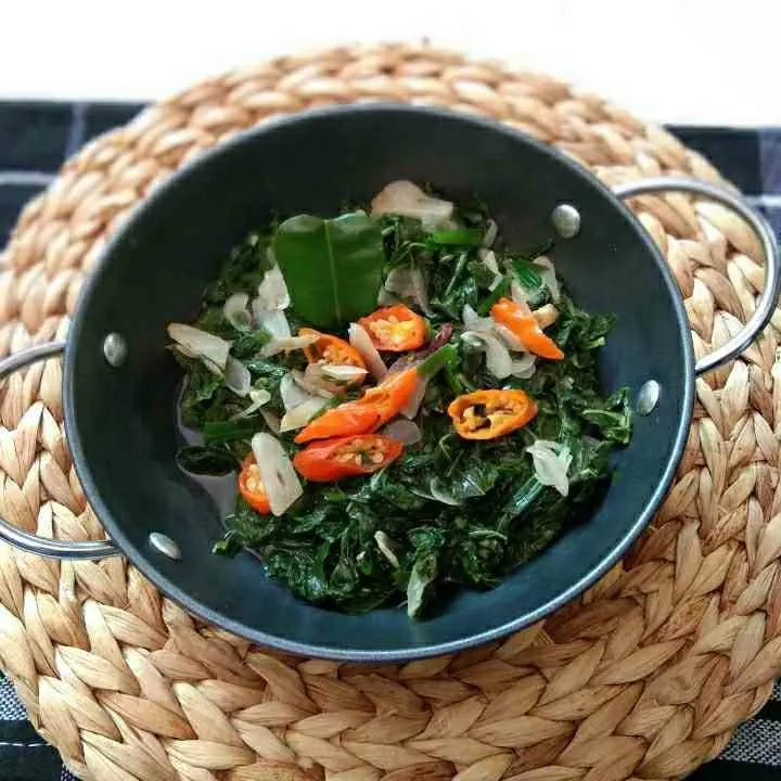 Resep Tumis Daun Singkong Pedas Sederhana Rumahan di Yummy App Resep Tumis Daun Singkong Pedas Sederhana Rumahan di Yummy App