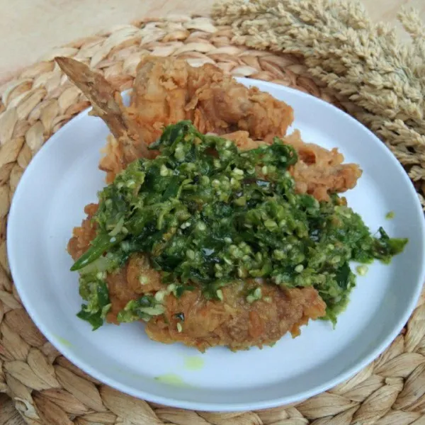 Resep Ayam Geprek Sambal Hijau Sederhana Rumahan di Yummy App