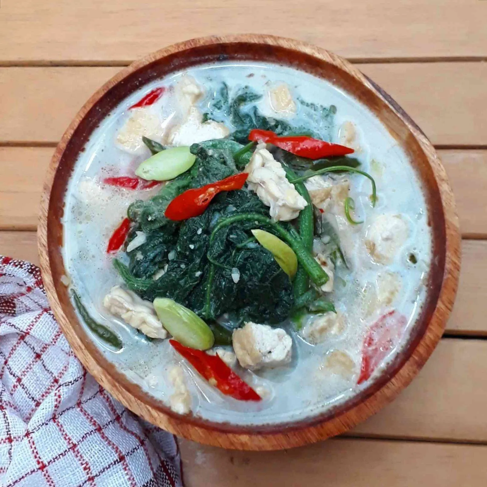 Resep Lodeh Tahu Tempe Daun Labu kuning Sederhana Rumahan di Yummy App