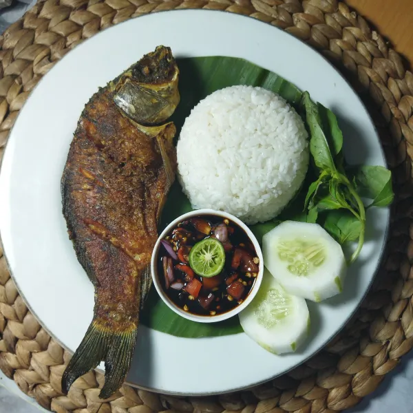 Resep Ikan Mas Goreng Sambal Kecap Sederhana Rumahan di Yummy App