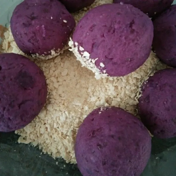 Resep Bola Ubi Ungu Oat Isi Cokelat Sederhana Rumahan di Yummy App