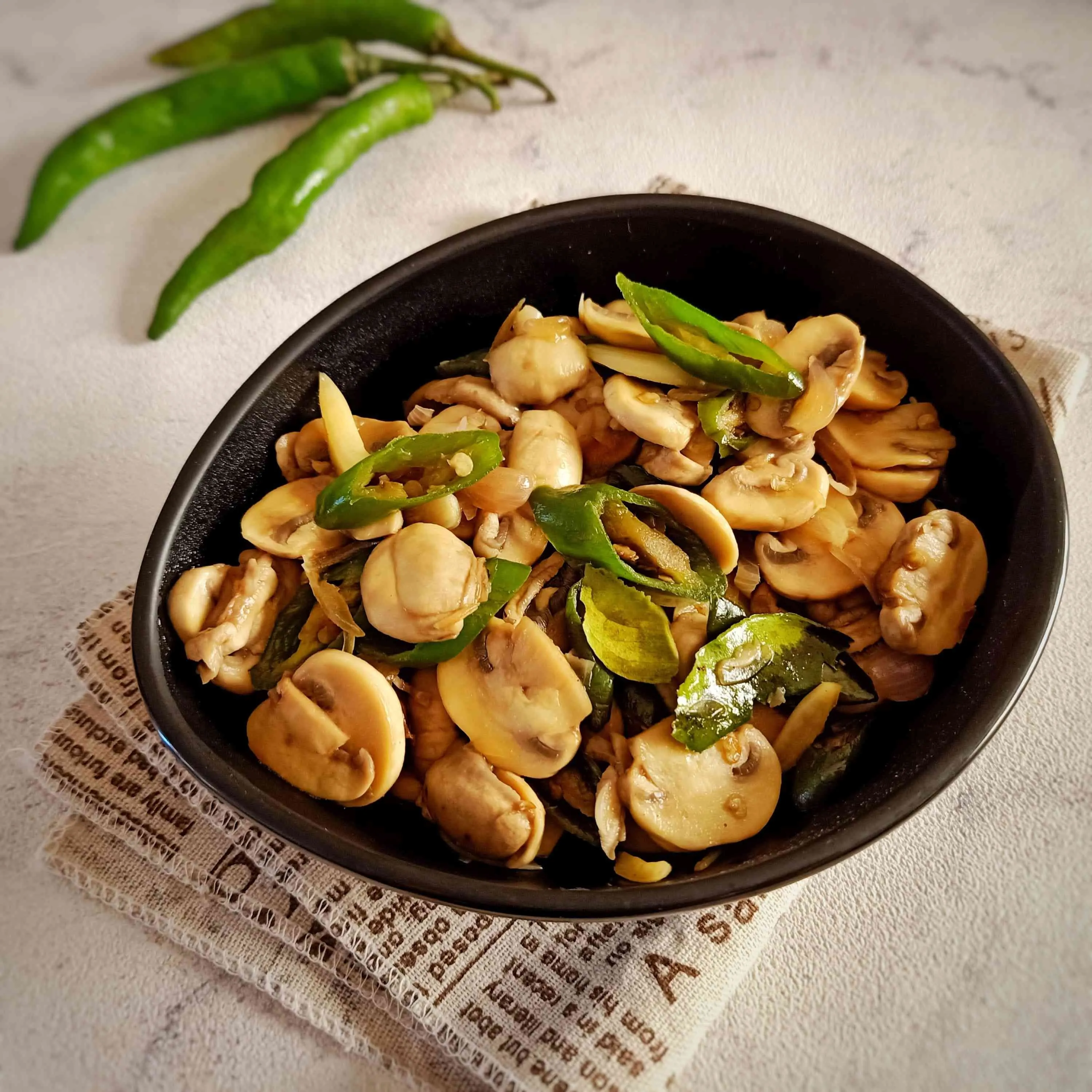 Resep Oseng Jamur Kancing Lombok Ijo Sederhana Rumahan di Yummy App