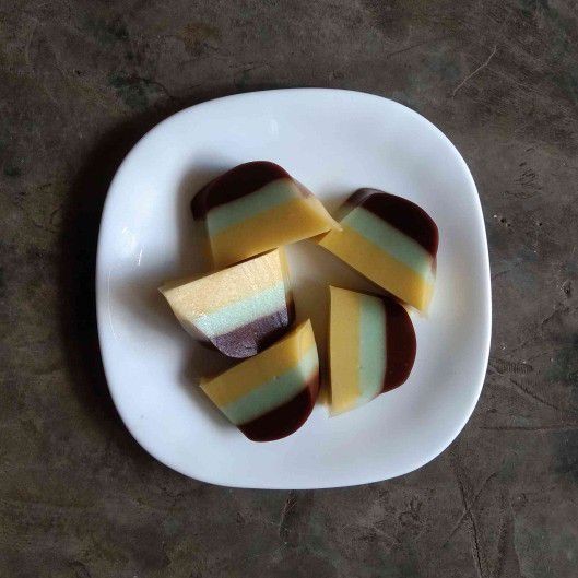 Resep Kreasi Puding Agar Tiga Rasa Sederhana Rumahan di Yummy App