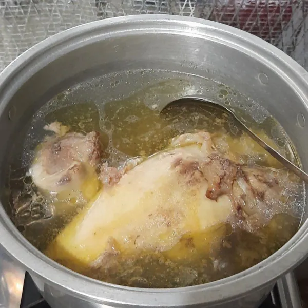 Resep Sup Dengkul Sapi Sederhana Rumahan di Yummy App