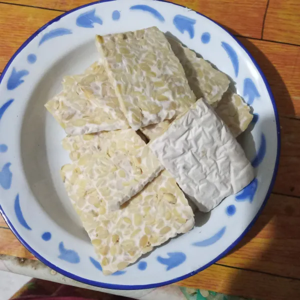 Resep Tempe Ungkep Goreng Lengkuas Sederhana Rumahan di Yummy App