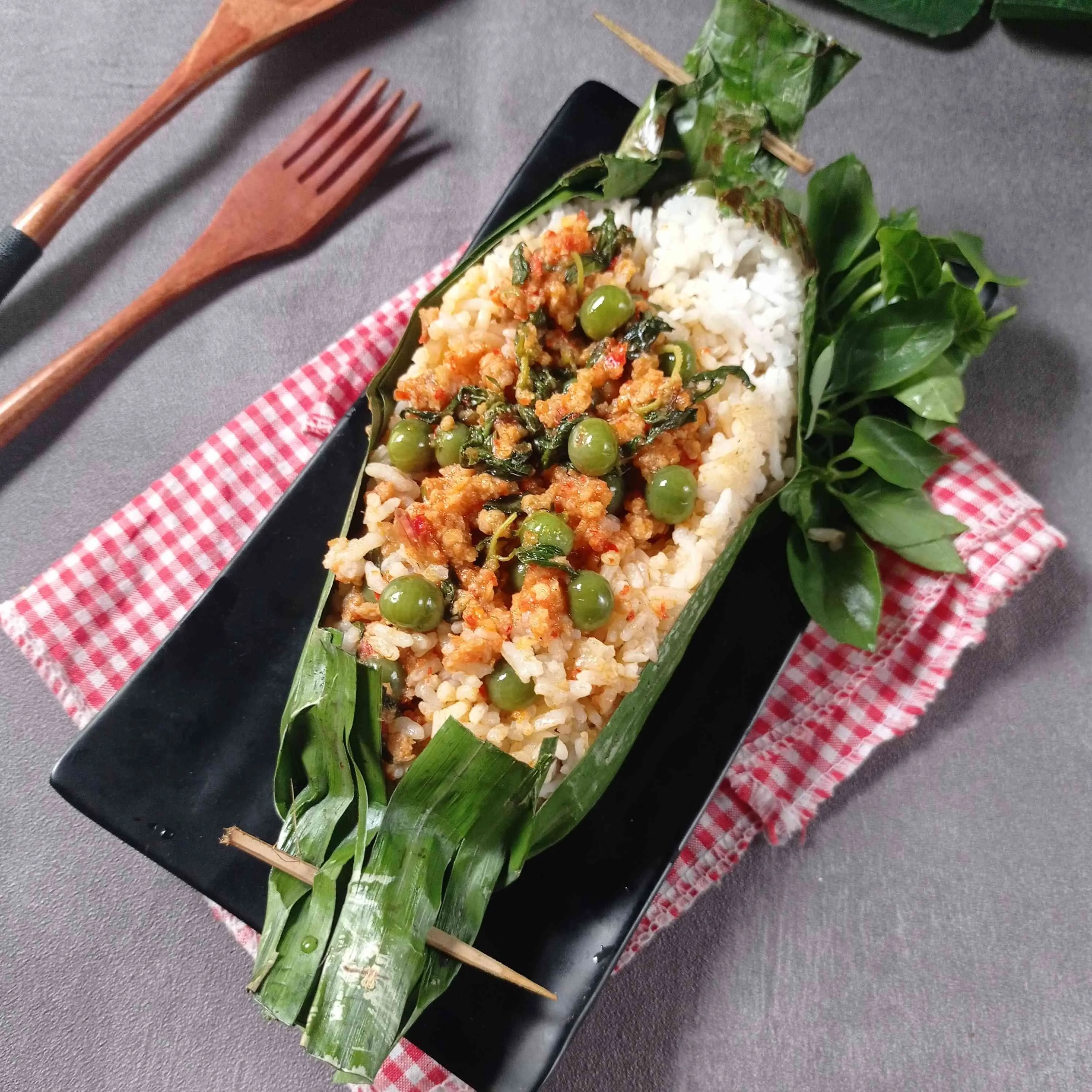 Resep Nasi Bakar Oncom Leunca Kemangi Sederhana Rumahan di Yummy App