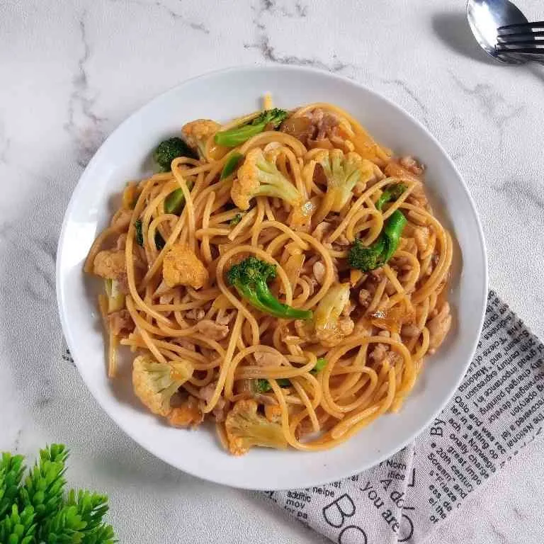 Resep Spaghetti Ayam Sayur Sederhana Rumahan Di Yummy App