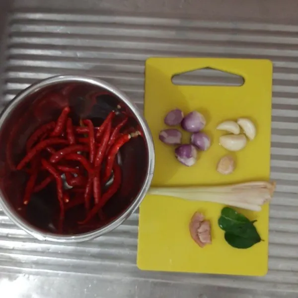 Resep Sambal Ikan Kembung Sederhana Rumahan Di Yummy App