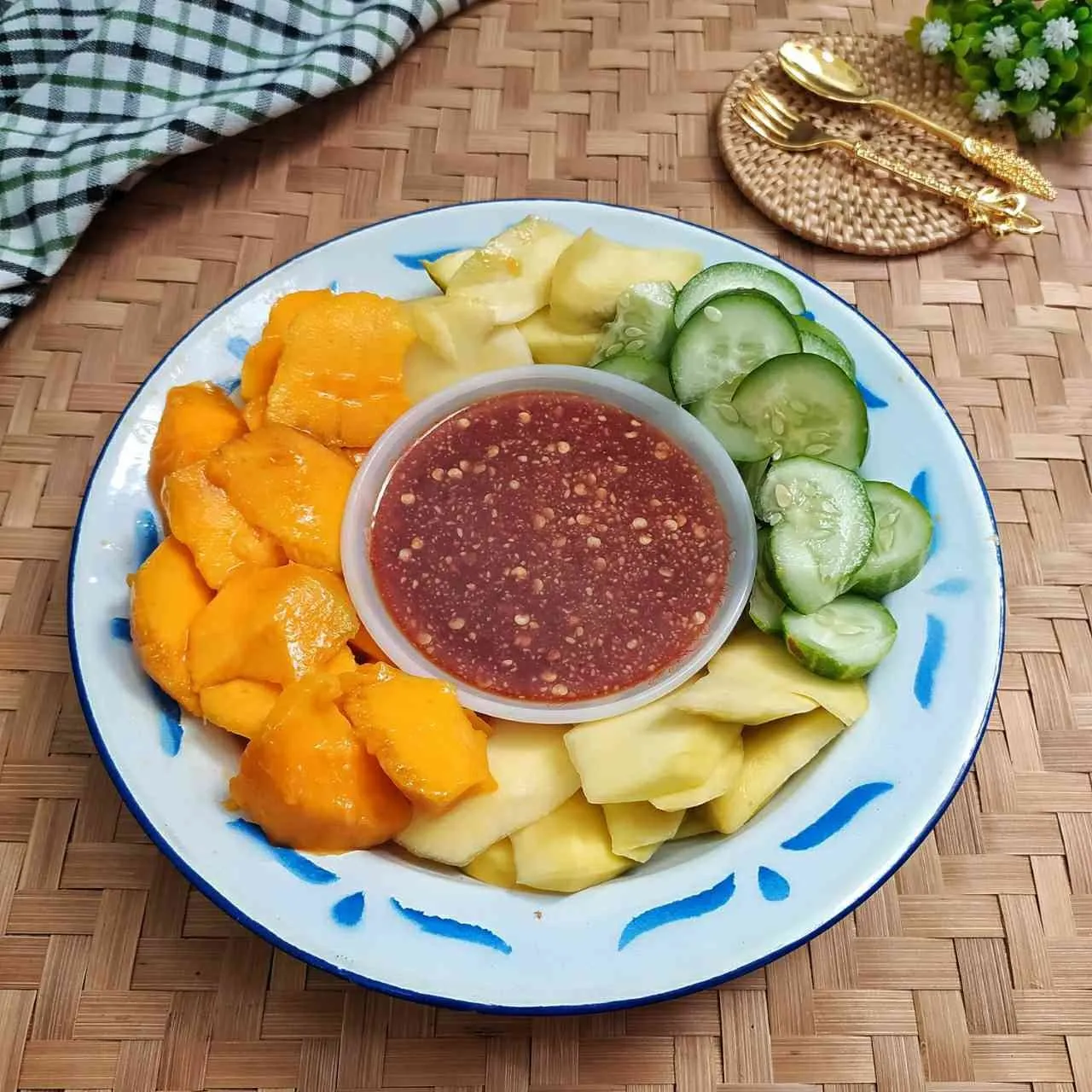 Resep Rujak Buah Petis Madura #IMYEkstraPoin Sederhana Rumahan di Yummy App Resep Rujak Buah Petis Madura #IMYEkstraPoin Sederhana Rumahan di Yummy App