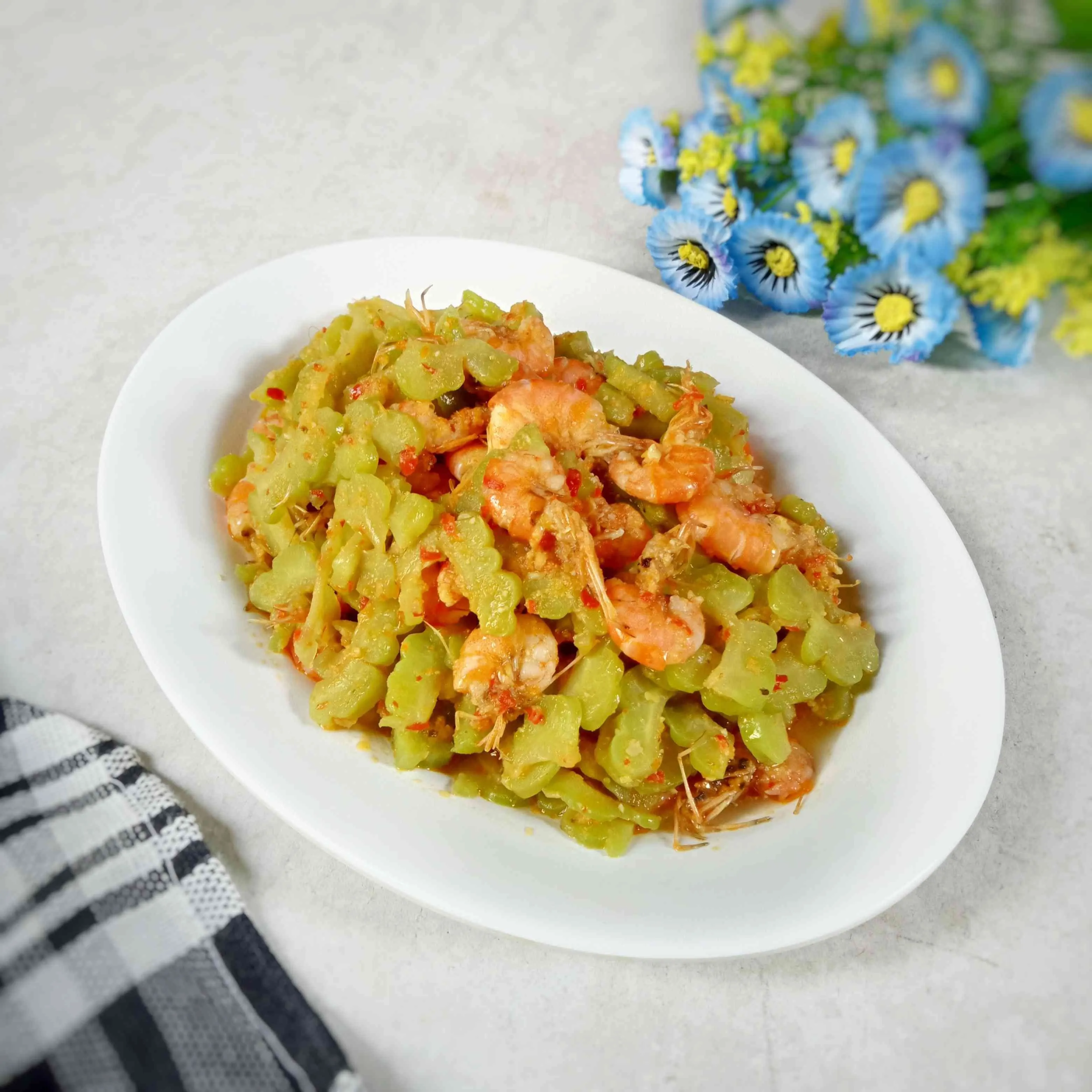 Resep Tumis Pedas Pare dan Udang Sederhana Rumahan dari Heny Rosita