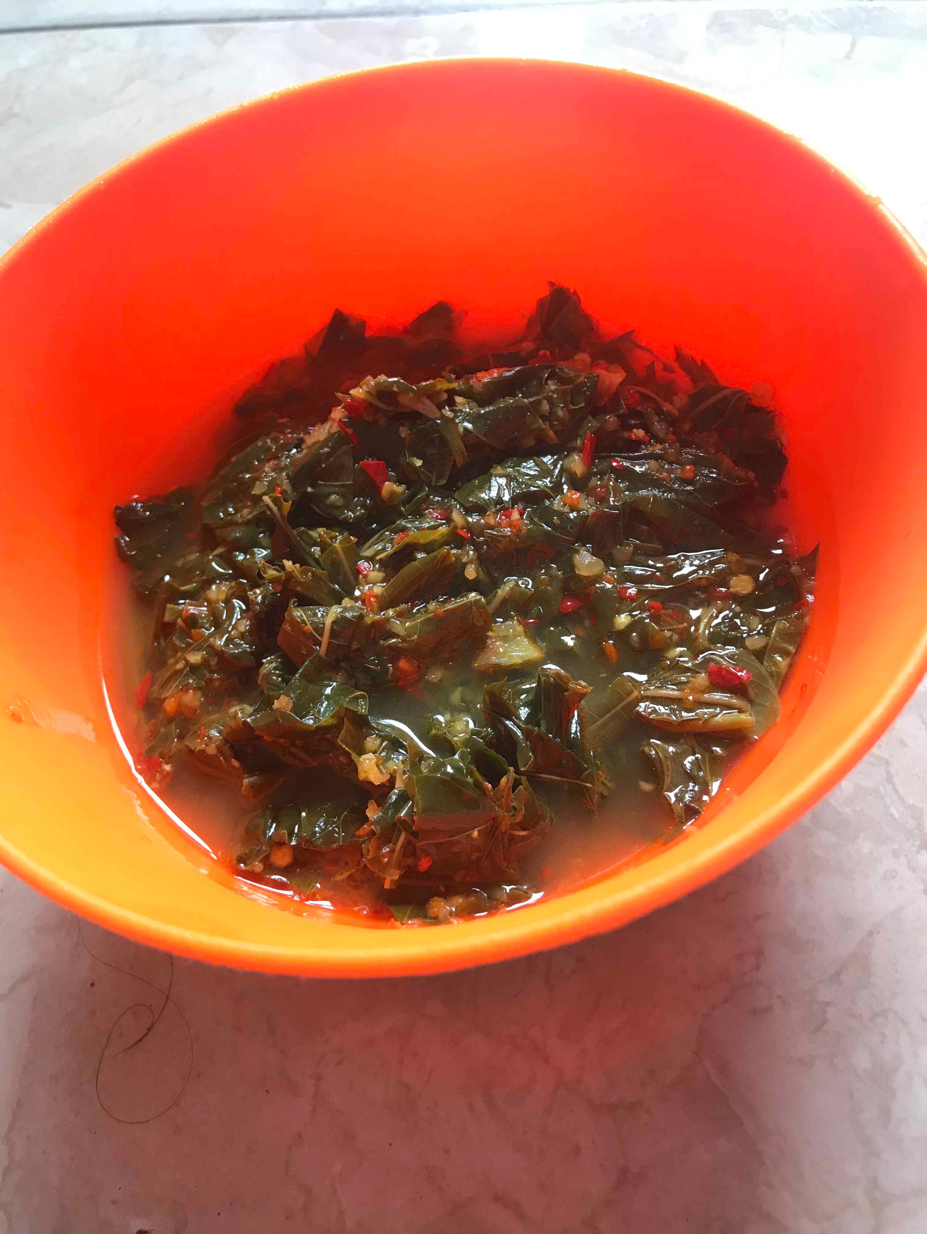 Resep Sayur Daun Singkong Sederhana Rumahan dari Yanah Nurhasanah