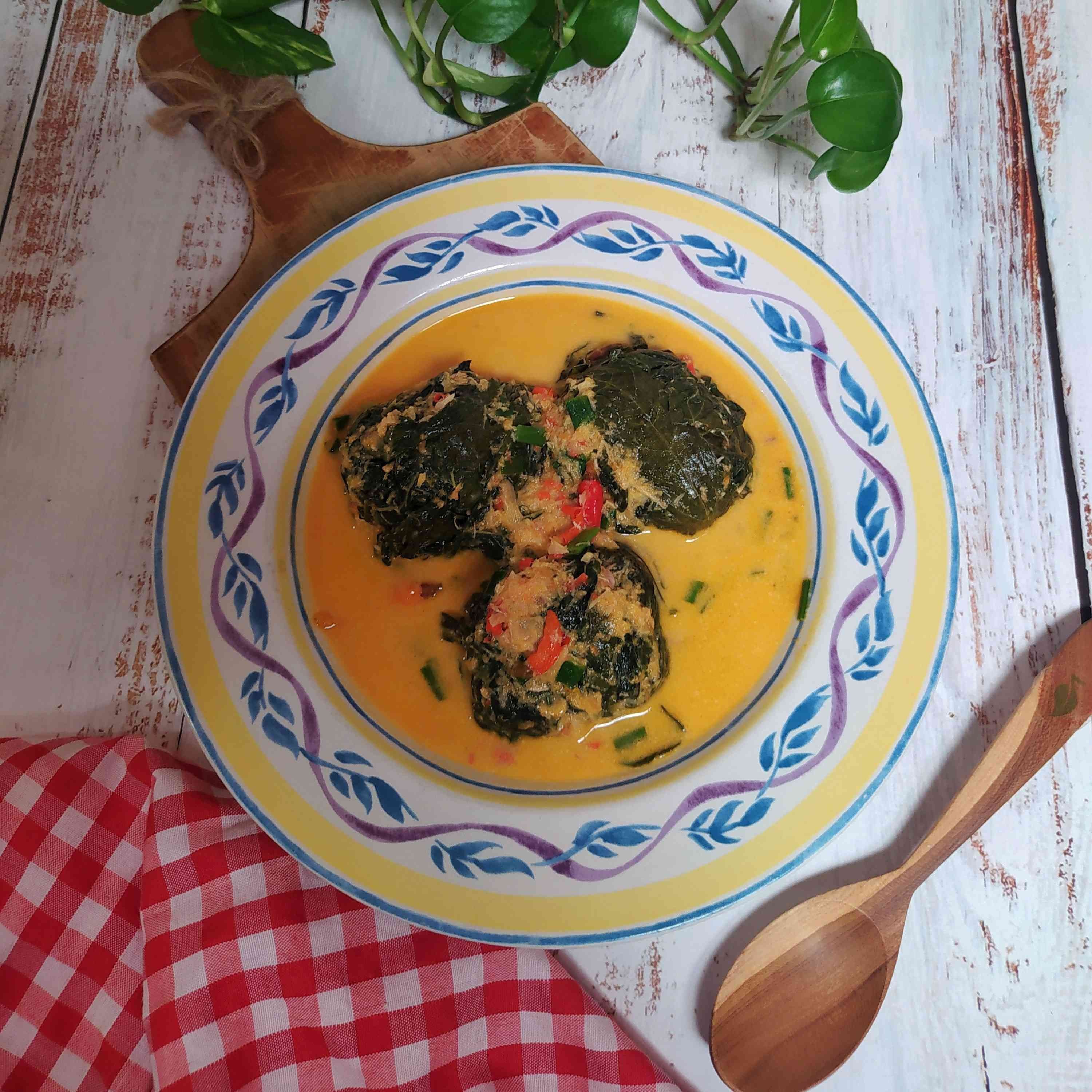 Resep Buntil Tongkol Daun Singkong Sederhana Rumahan di Yummy App