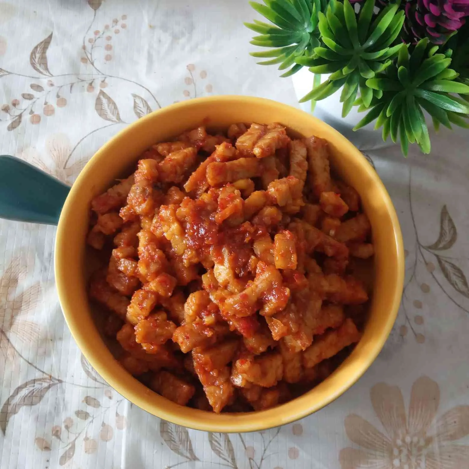 Resep Sambal Goreng Tempe Pedas Sederhana Rumahan di Yummy App