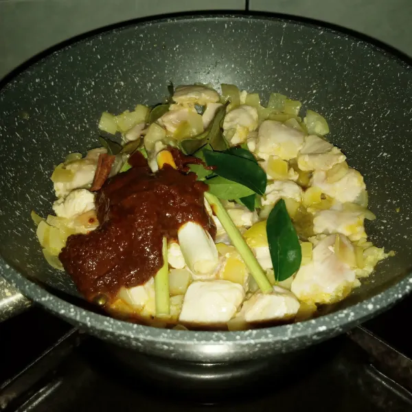 Resep Nasi Kari Ayam Rice Cooker Sederhana Rumahan di Yummy App