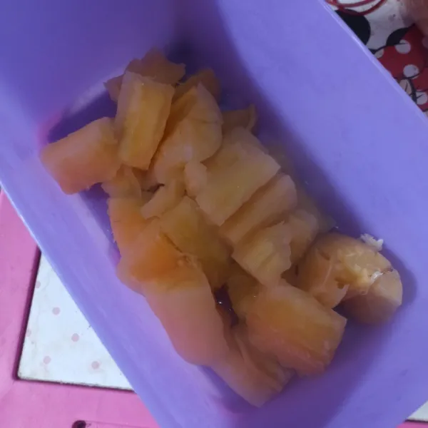 Resep Singkong Kuning Goreng Sederhana Rumahan di Yummy App