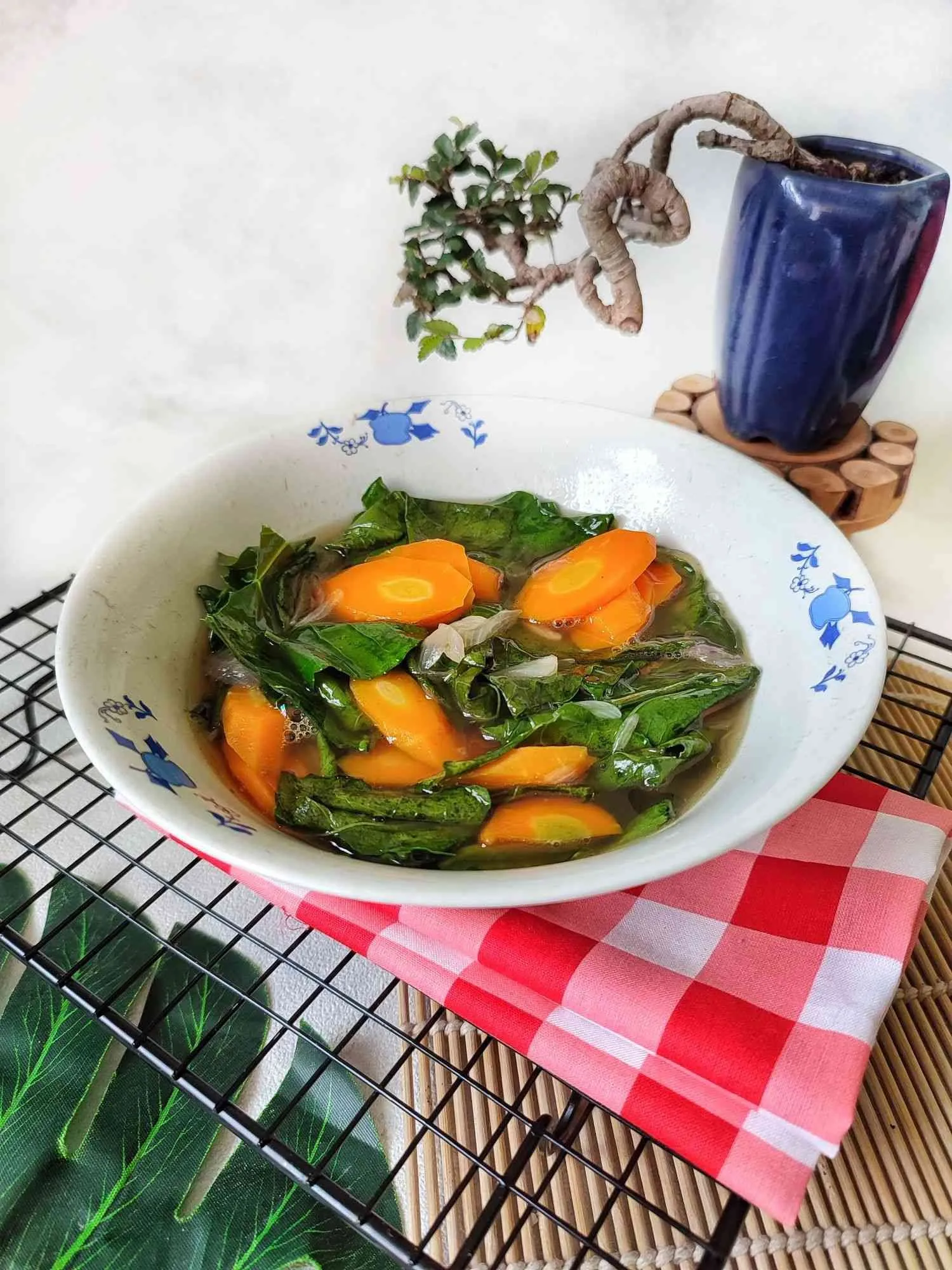 Resep Tumis Daun Brokoli dan Wortel Sederhana Rumahan di Yummy App