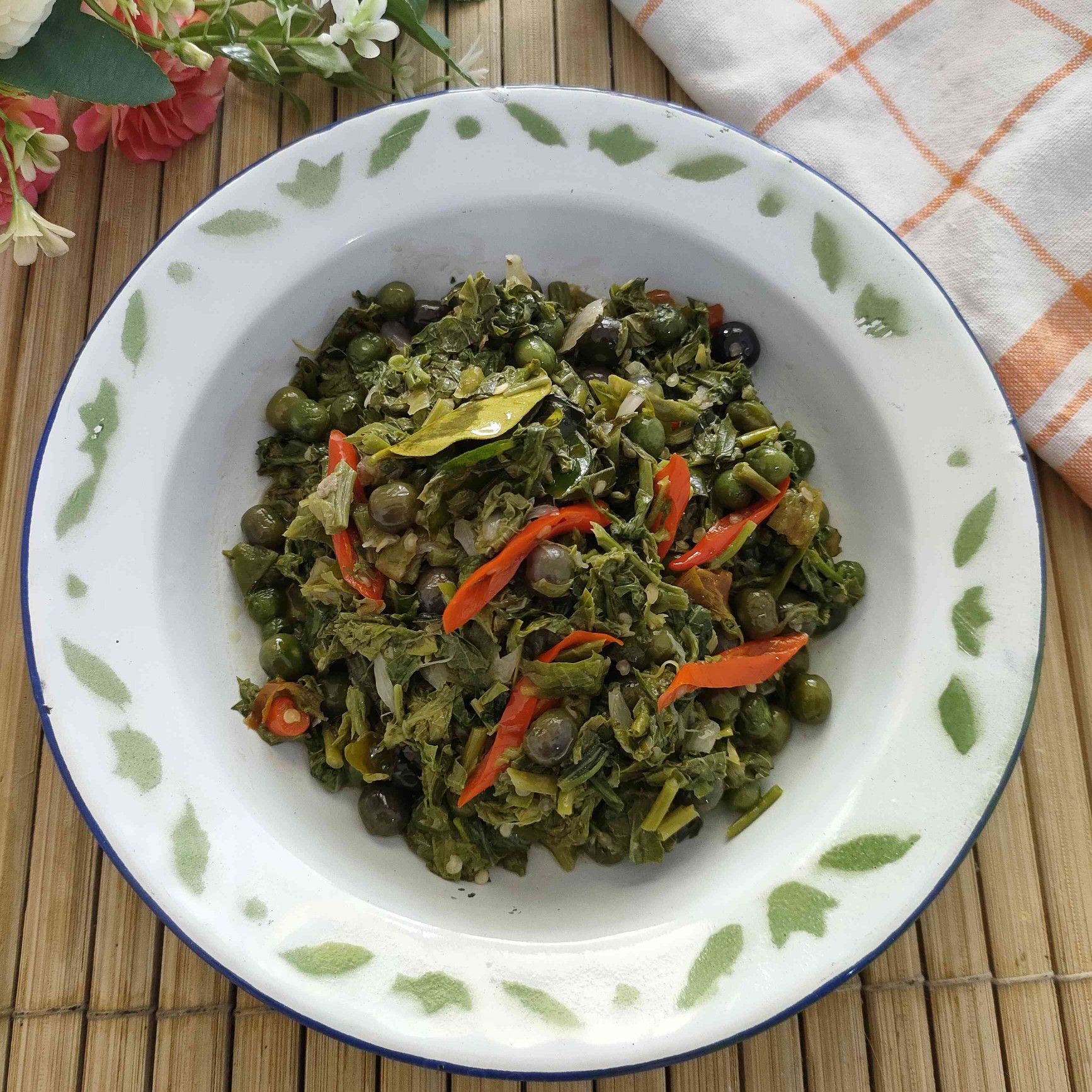 Resep Tumis Leunca Daun Singkong Sederhana Rumahan di Yummy App